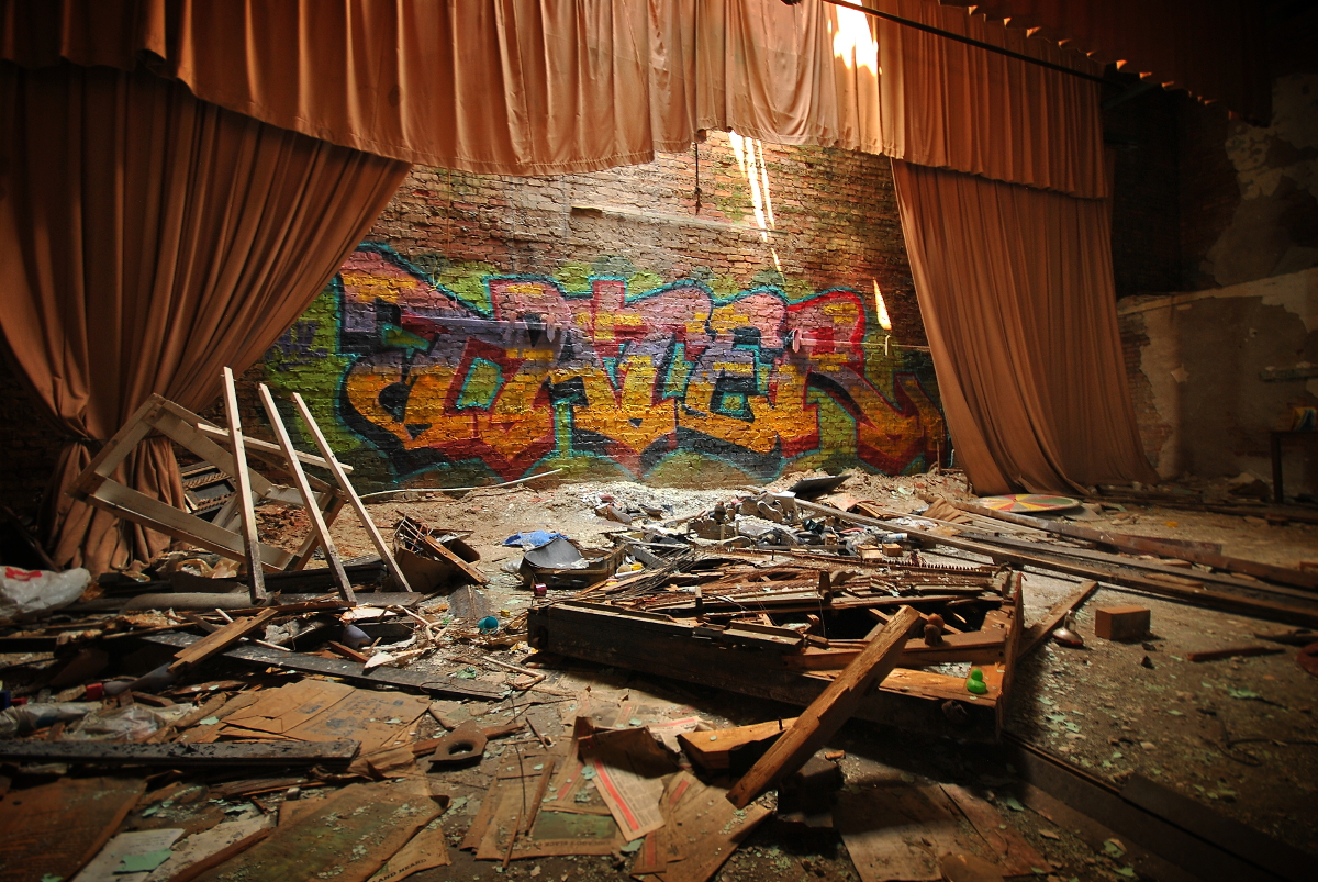 The Unbearable Wretchedness of Pianos – T A B U L A R A S A photography